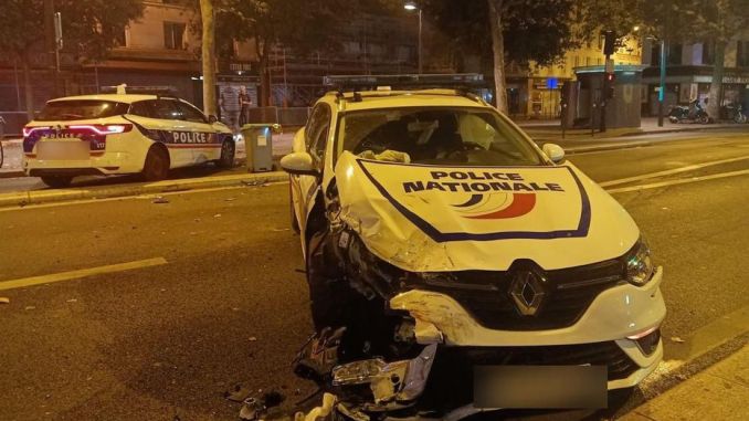Paris : Cinq policiers blessés dont trois grièvement dans une violente ...
