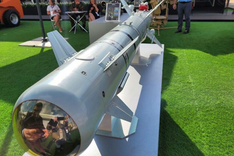 En vidéo : le missile russe LMUR frappe les systèmes de surveillance ...