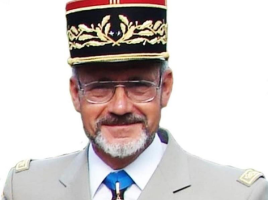 Hommage au Général Dominique Delawarde 1948-2025 – Profession Gendarme